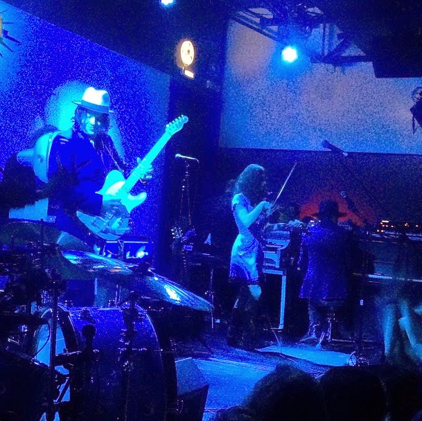 After Musiic: Jack White muestra 'Lazaretto', su single de récords