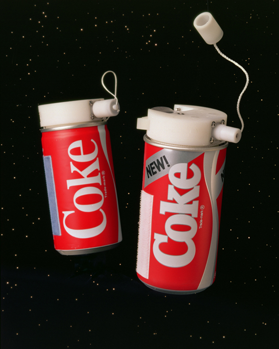 The Coke Initiative: Coca-Cola espacial / Space Coca-Cola