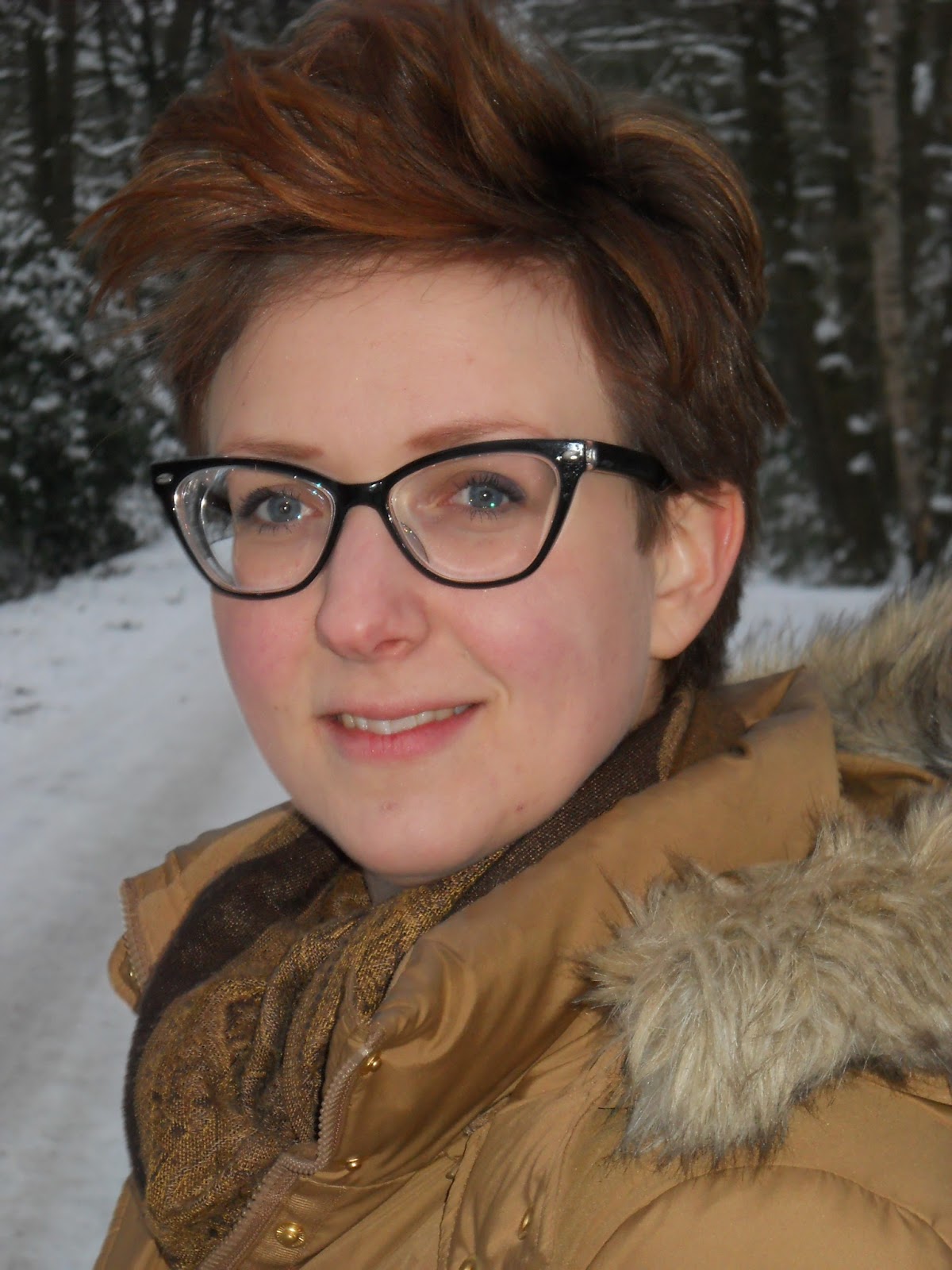 More ladies behind crystal veil: Jolien 294