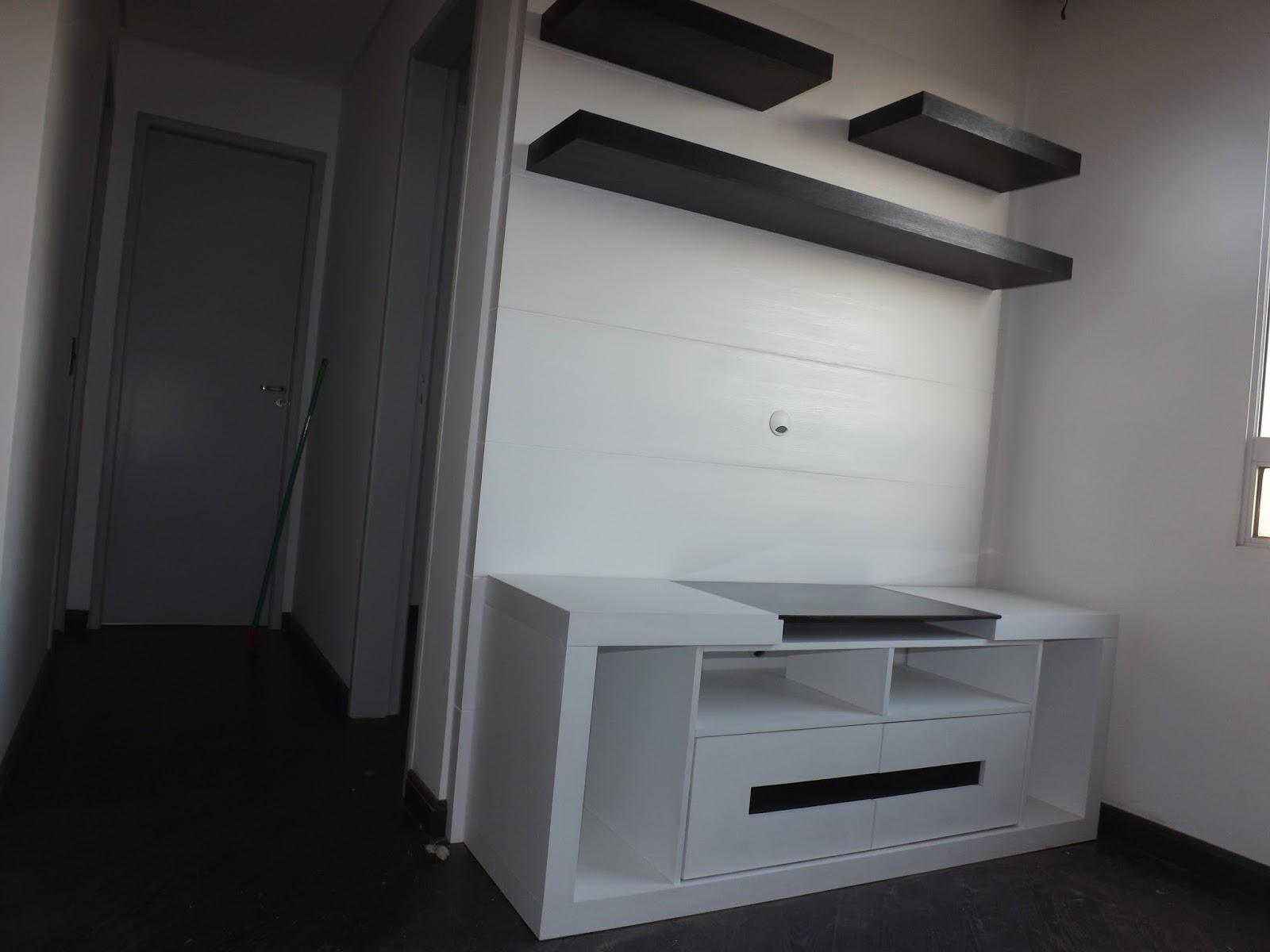 Marcenaria Movel Planejado: Rack com painel de tv mdf branco duna e ...