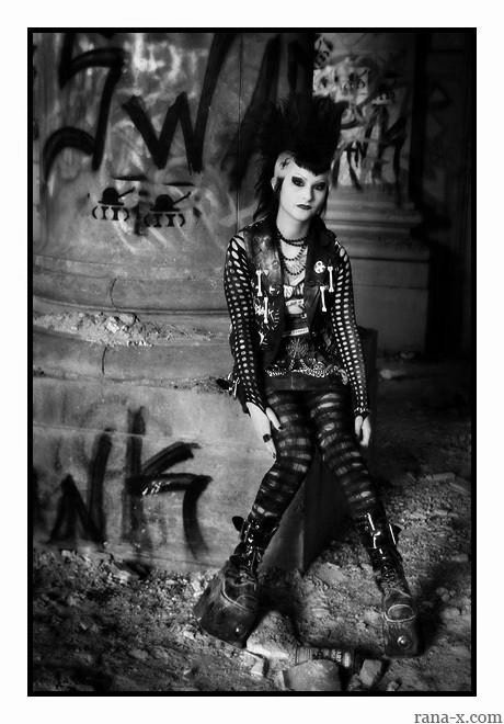 Luurankoja kaapissa: Style Inspiration: Deathrocker in black and white
