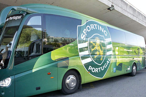 A Bancada Nascente: Um mar de gente à espera do autocarro em Aveiro