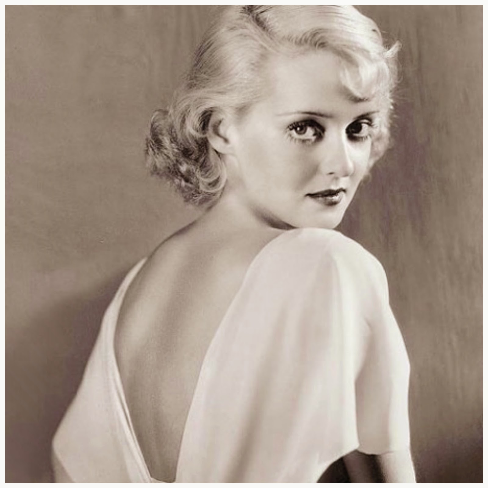 It's all about 1940s glamour! With two lovely new vintage brides ...