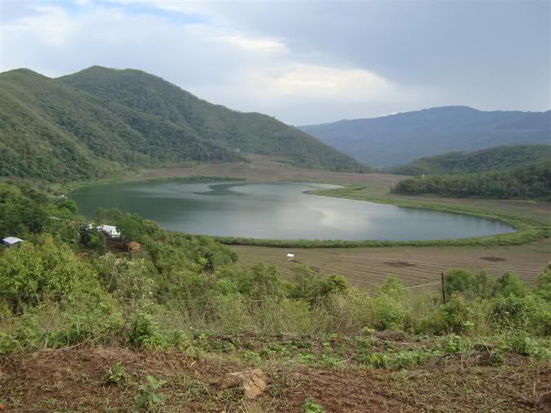 ဇက္ဗီလင္းတန္း: ခ်င္းျပည္ရိွ အသည္းပံုရိေရကန္ ဓာတ္ပံုဆရာ အမ်ိဳးမ်ိဳးတို ...