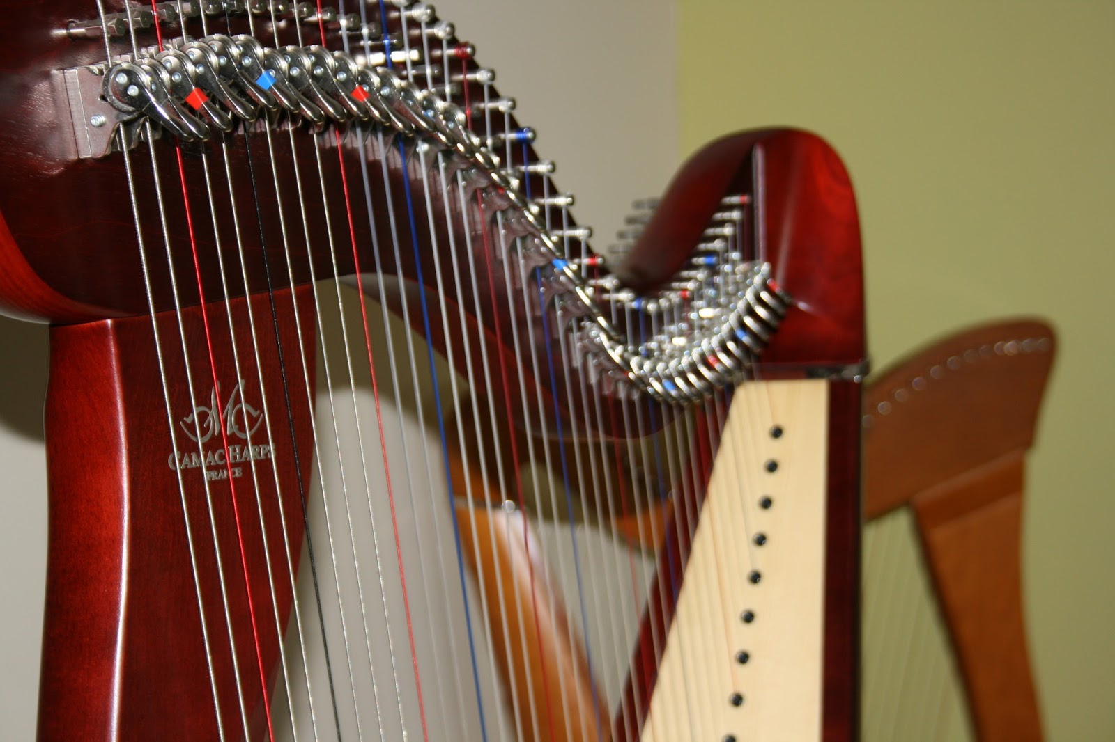 la petite classe de la maison bleue: une nouvelle harpe