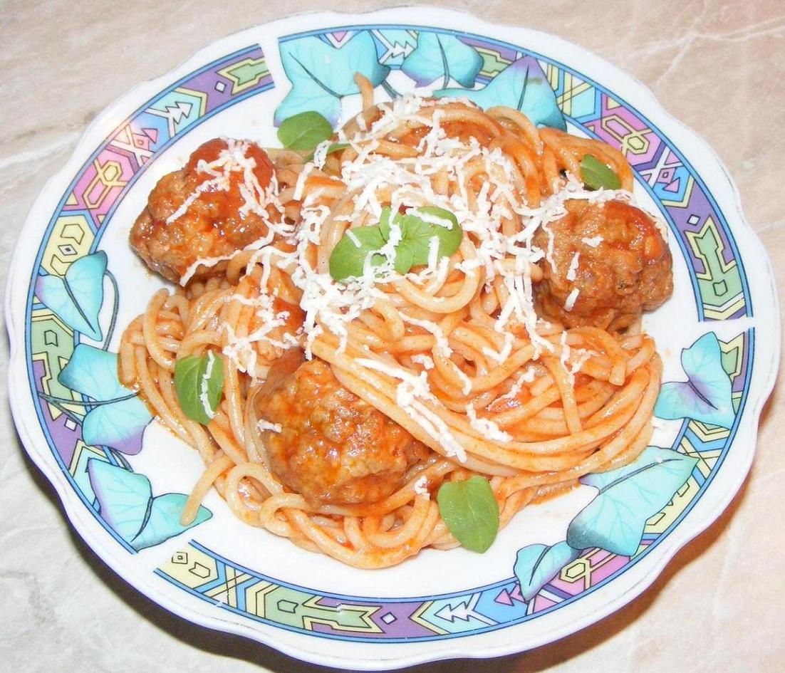 Spaghete cu chiftele | Preparatedevis.ro