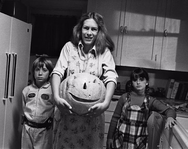 40 Amazing Behind the Scenes Photos From the Making of ‘Halloween ...