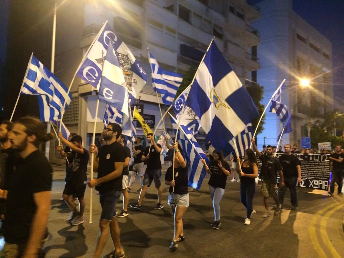 ΝΑ ΡΕ ΤΑ ΕΛΛΗΝΟΠΟΥΛΑ ΤΗΣ ΚΥΠΡΟΥ ΜΑΣ: ΜΕ ΤΗΝ ΕΛΛΗΝΙΚΗ ΣΗΜΑΙΑ ΣΤΑ ΧΕΡΙΑ ...