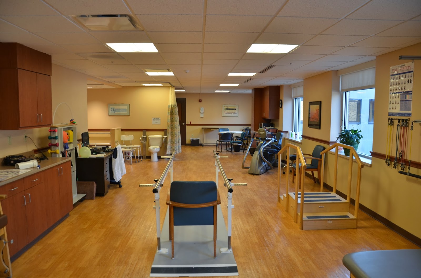 P.J. Hoerr, Inc.: Graham Hospital - Physical Therapy Gym & Endoscopy ...