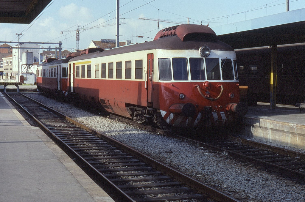 Os Caminhos de Ferro: Automotoras Diesel CP Série 0300