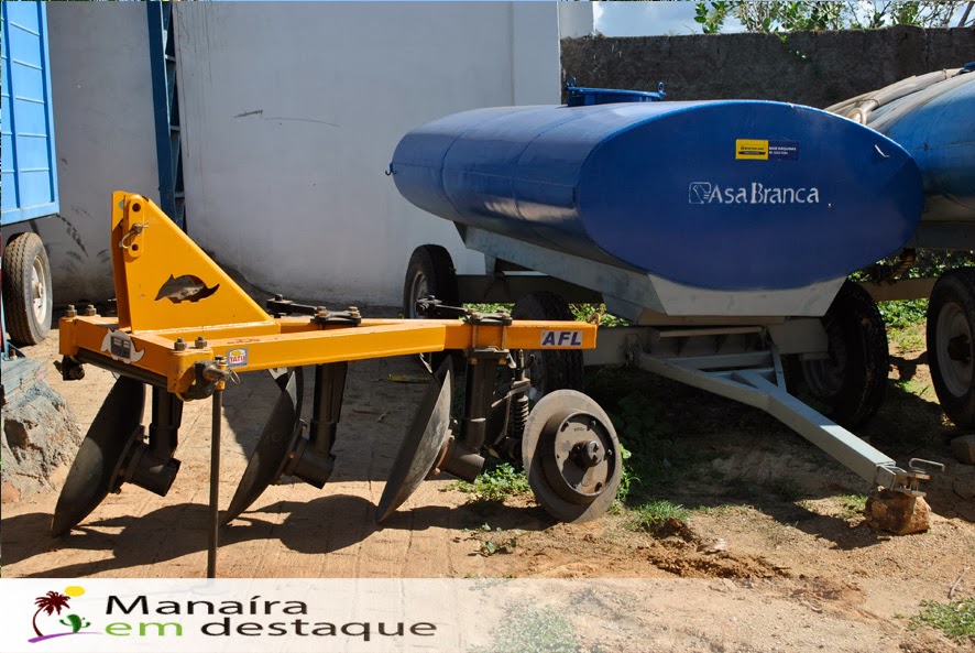 Novo trator e implementos agrícolas já estão na garagem municipal ...