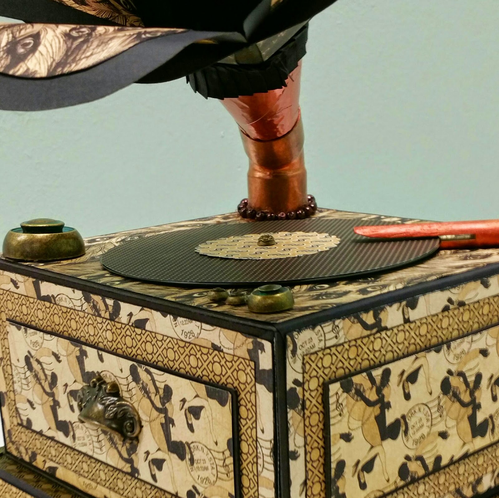 LEPcrafts: Old Style Gramophone Box with Graphic 45 Curtain Call paper