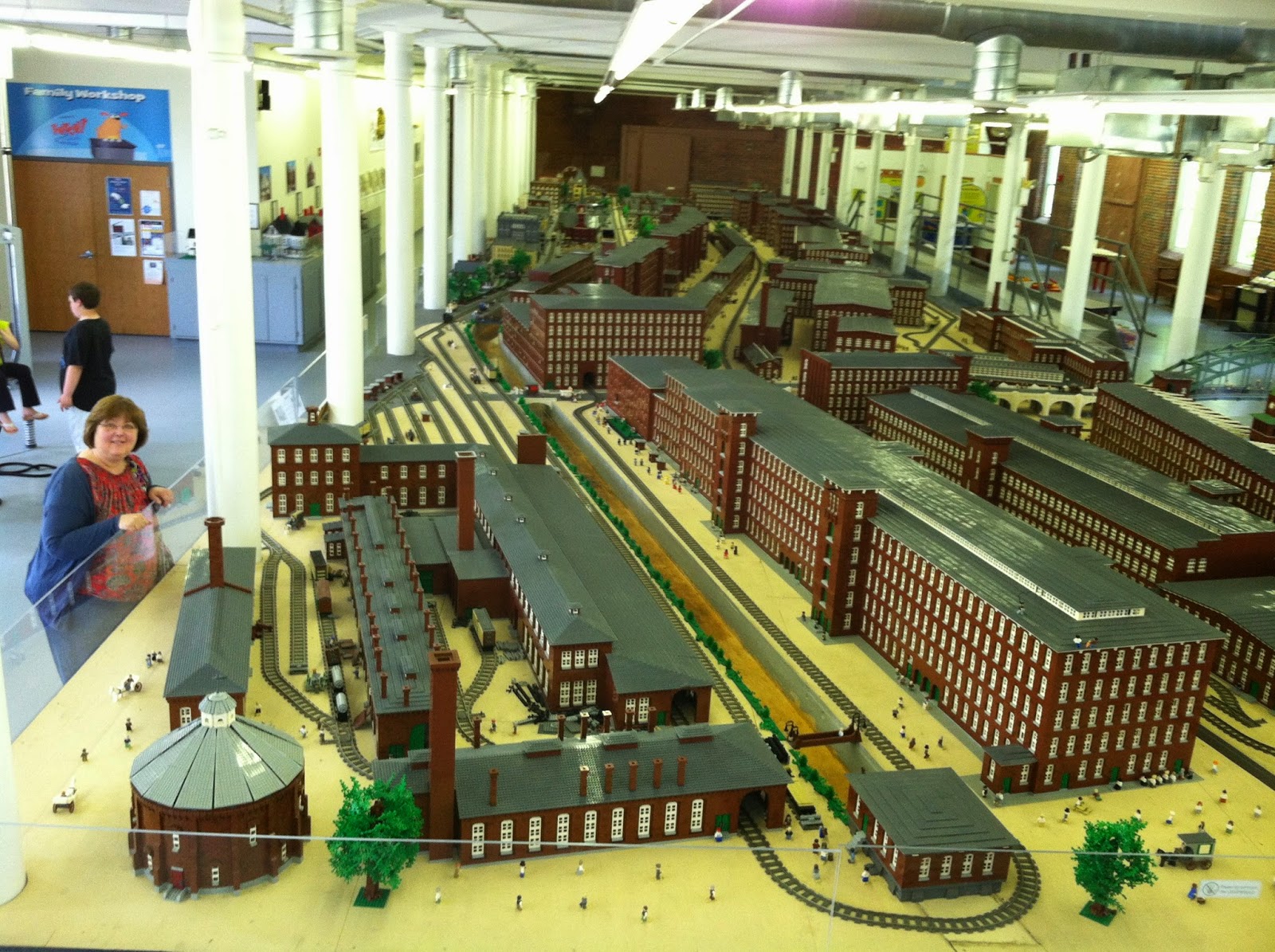 Nutfield Genealogy: The Manchester Millyard ... the Biggest Permanent ...