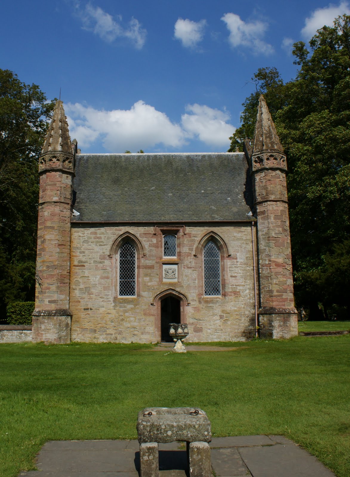 Tour Scotland: Tour Scotland Photographs Stone of Destiny Scone Palace