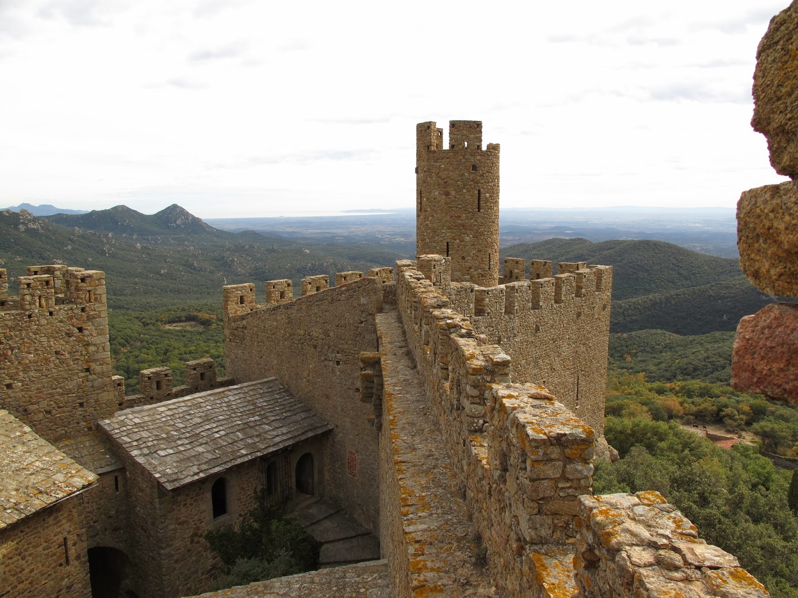 EXCURSIONS: Castell de Requesens ~ Peluts i Pelats