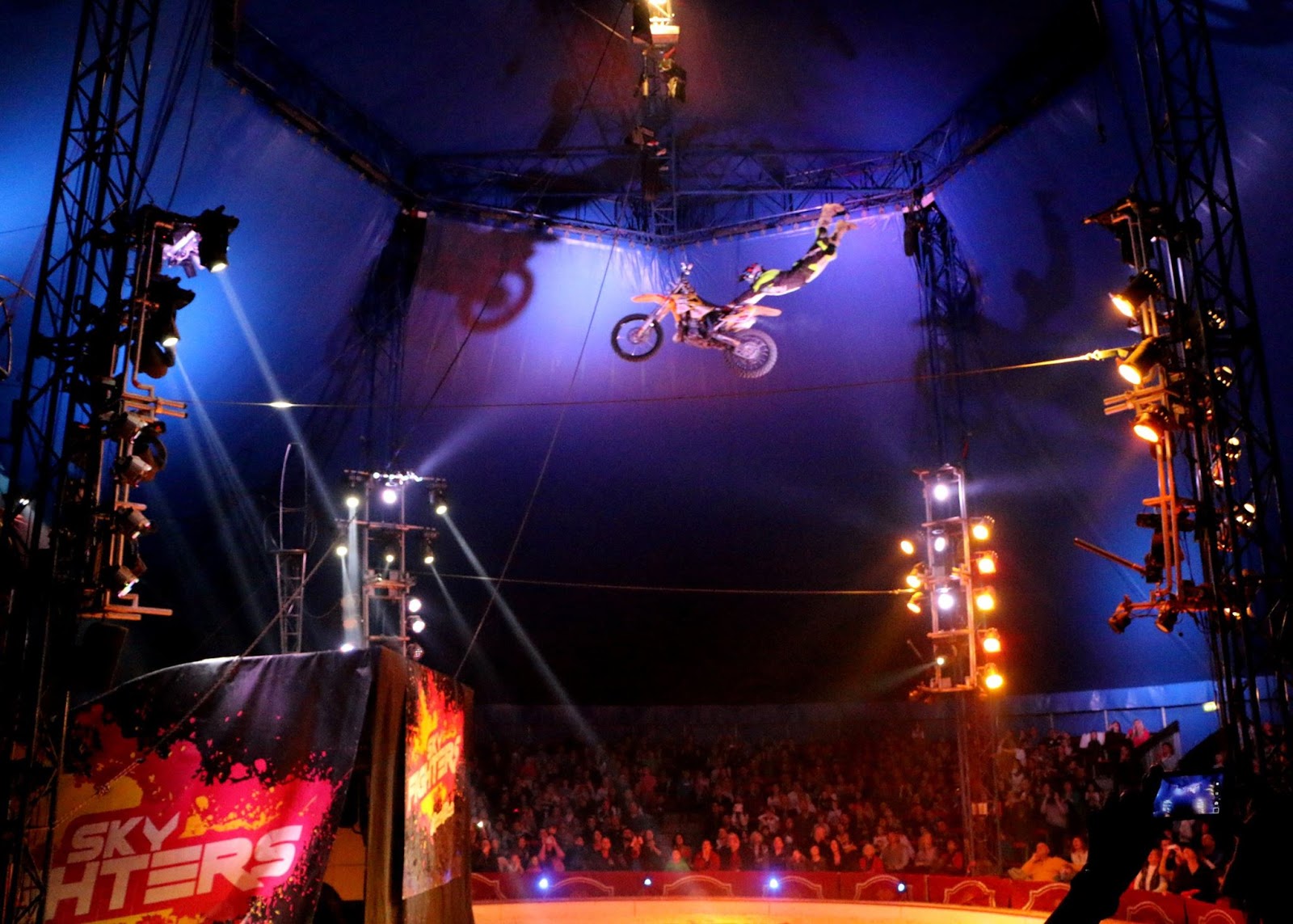 Circus News: SKYFIGHTERS @ CIRCUS LOUIS KNIE