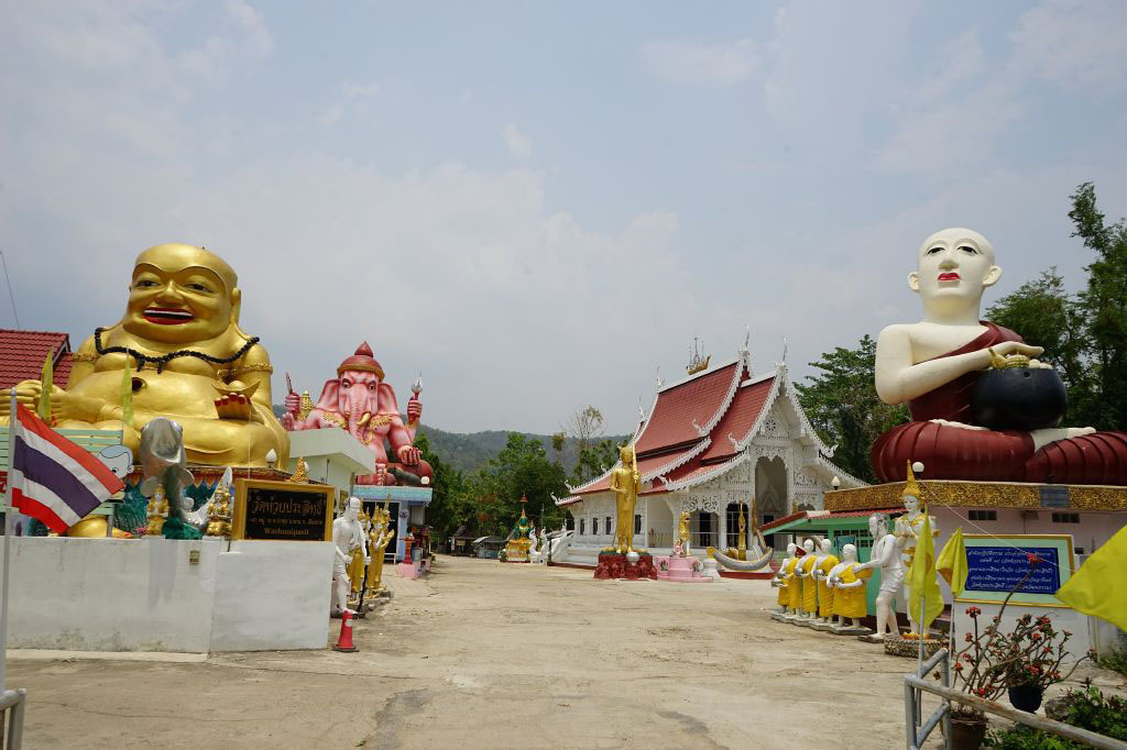 泰国の変なスポット: Wat Huai Prasit / Chiang Rai