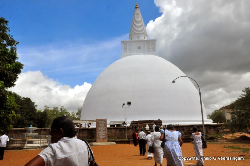 philipveerasingam: Mirisawetiya Dagoba, Anuradhapura, Sri Lanka.