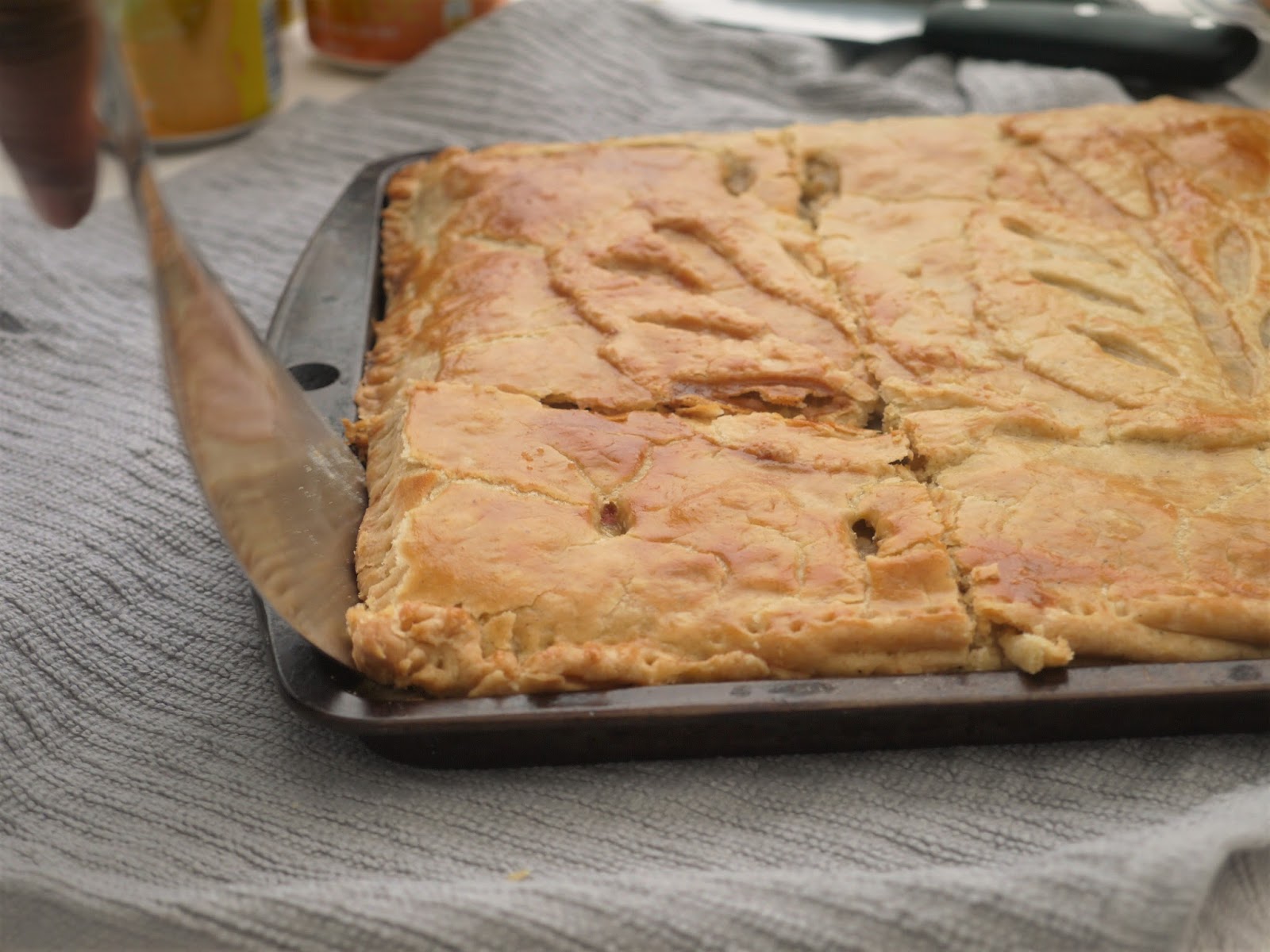 This Muslim Girl Bakes: Cream Cheese Chicken and Vegetable Pie.