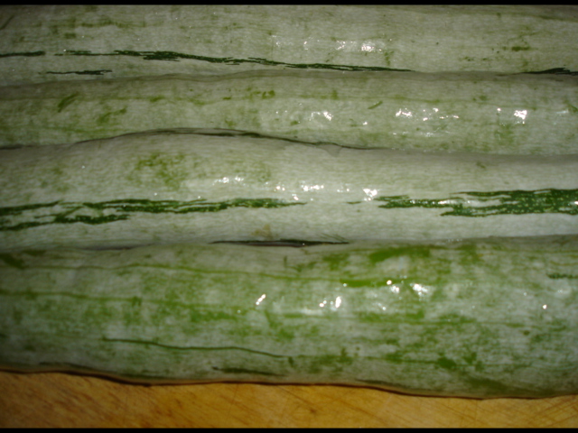 Yummilicious - The Food Blog: Padwal (snakegourd) stuffed with Mince