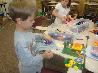 Wiggle, Poke, Giggle, Zoom: LEGO Art Class Curriculum 2018