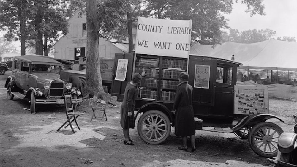 Long Before Amazon, There Were Bookmobiles! These 30 Libraries-on ...