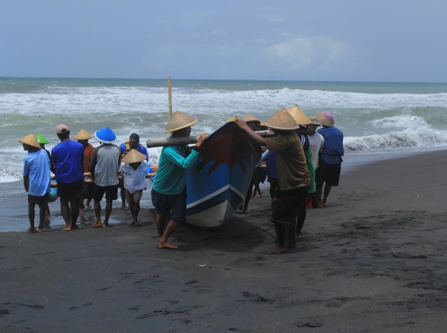 Nelayan Menangkap Ikan - photography ge_er