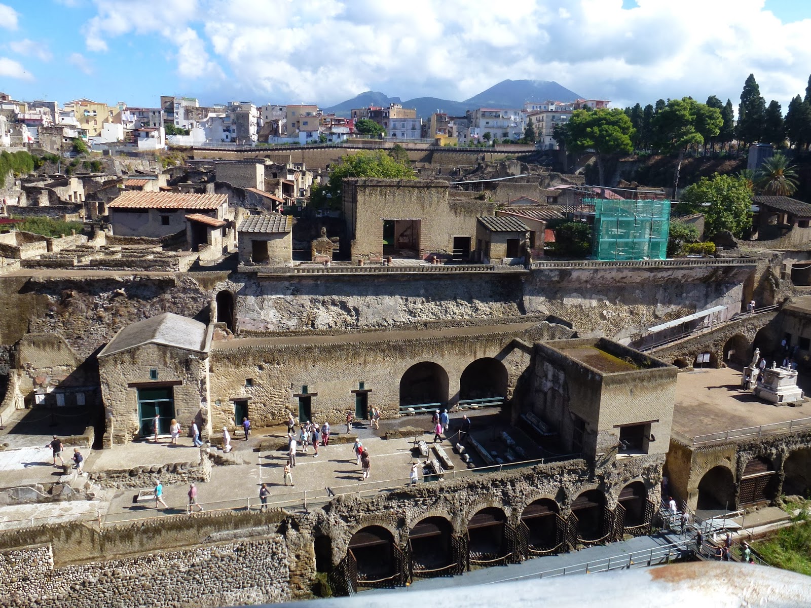 Within the Walled Garden: HUMAN REMAINS at HERCULANEUM