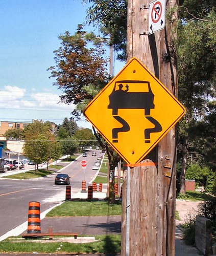 Papaleng Thoughts-Unplugged: 20 Strange and Funny Road Signs