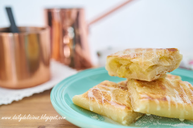 dailydelicious: Thai Banana Roti: Sweeten you day with sweet dessert!