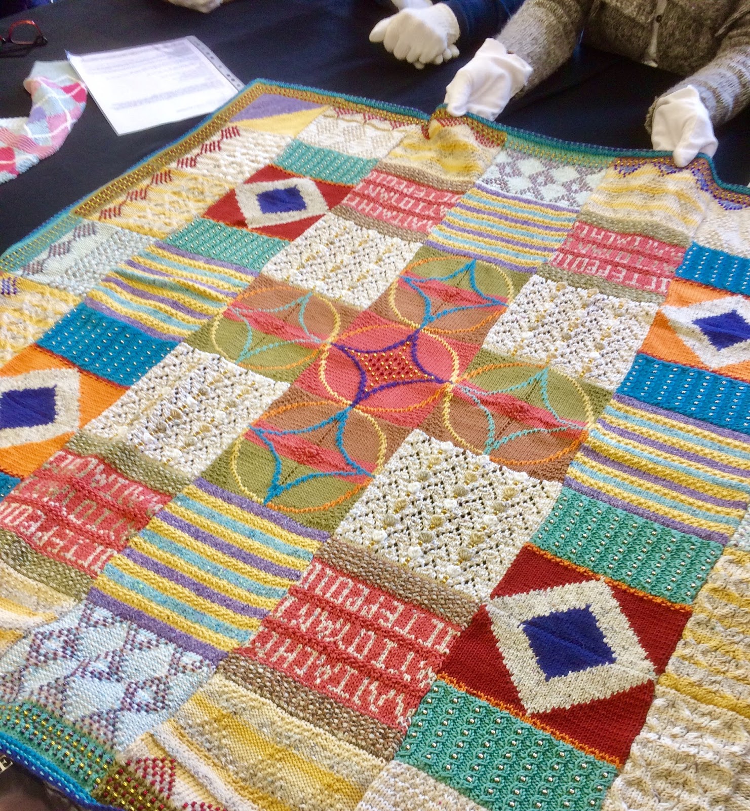 Hand Knitted Things: Knitting snippets, out and about