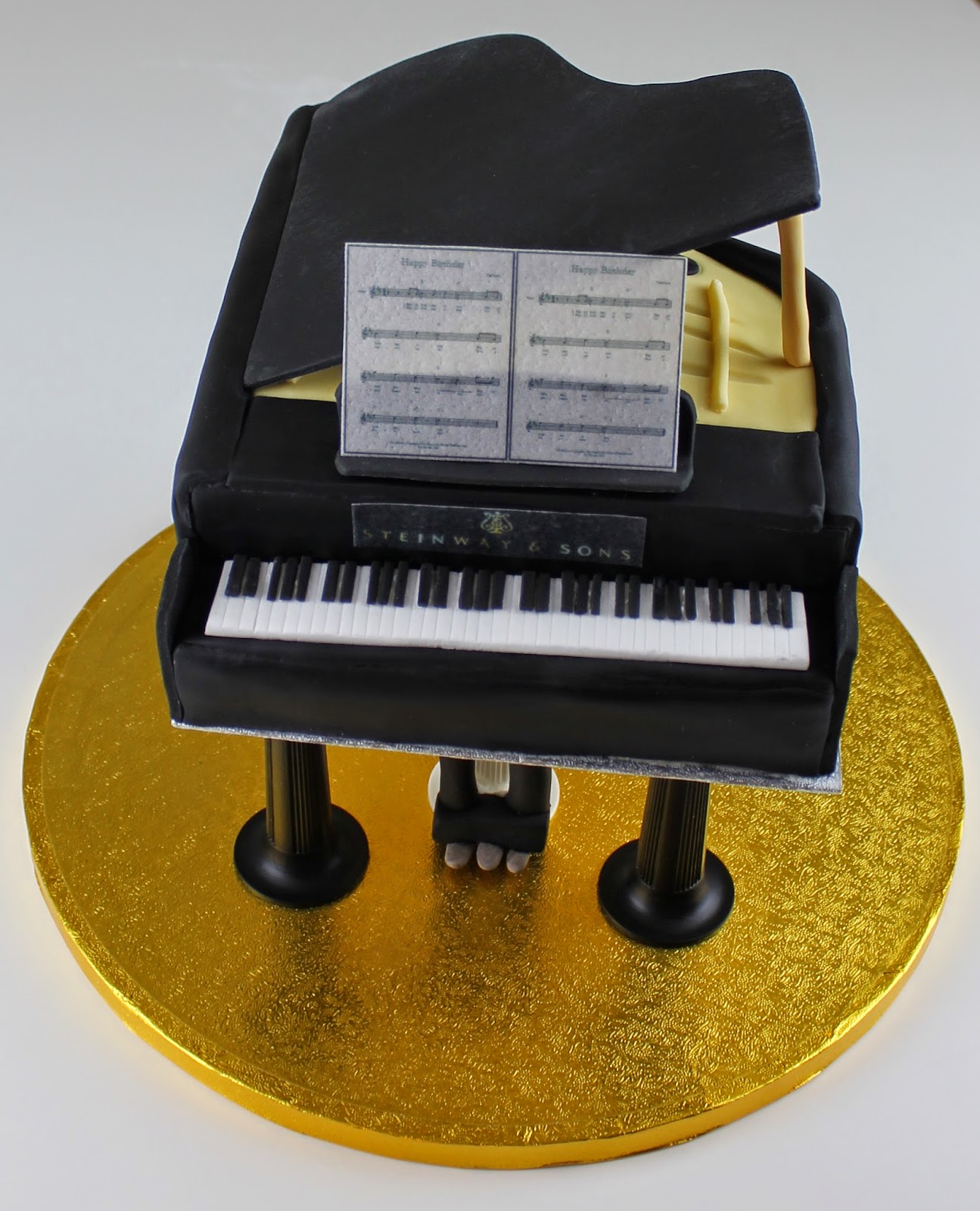 Crescent Cakes ~ by Kath: Grand Piano Cake for Grandad