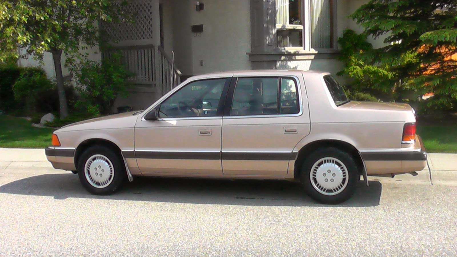 IMCDb.org: 1989 Dodge Spirit [AA] in "Lisa, 1990"