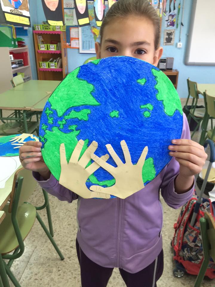OUR ENGLISH CLASS: Art and craft: We are the World