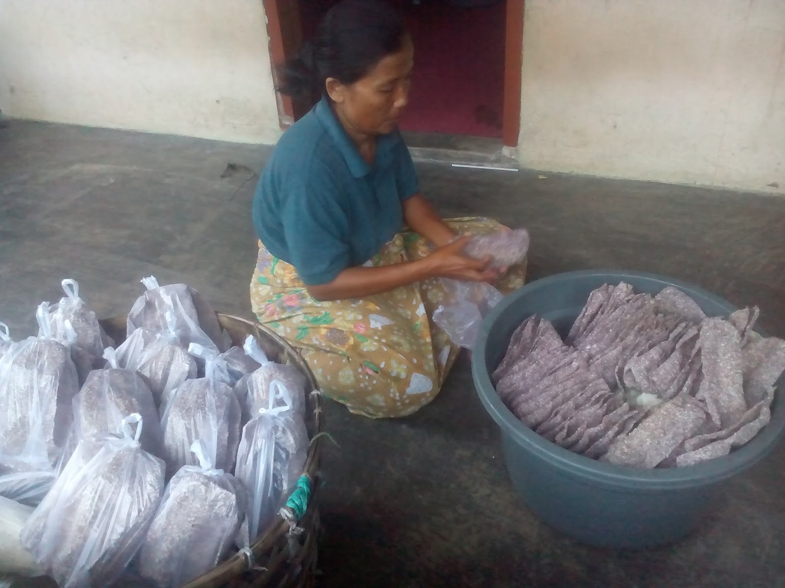 Destinasi Lombok: Mengenal Lebih Dekat Jaje Tujak Crispynya Lombok