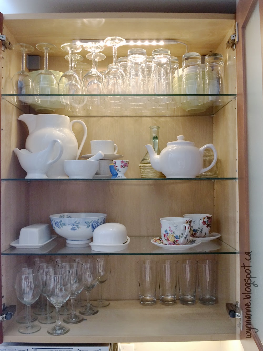 Wynn Anne's Meanderings: Kitchen Update: It's what's on the inside that ...