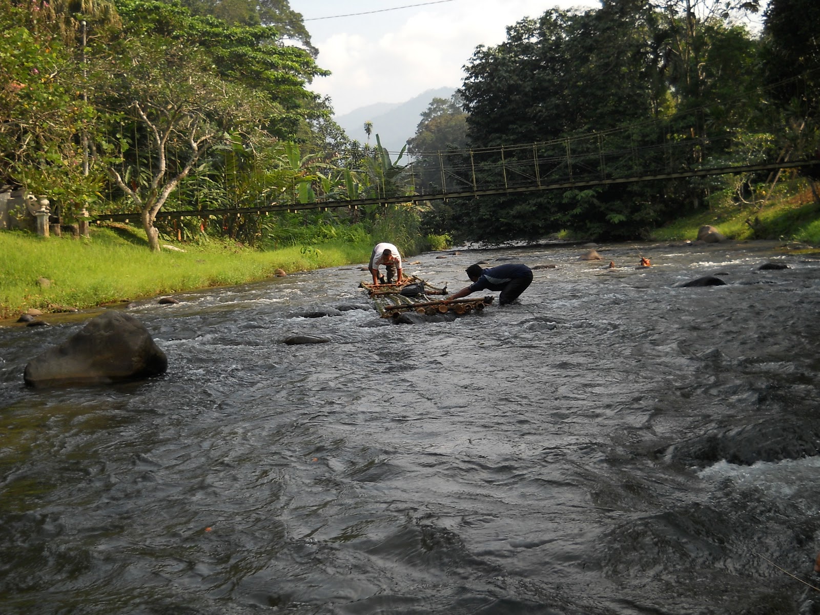 ULUHATI: Bamboo Rafting down Langat River - Quest of the bloody orchid