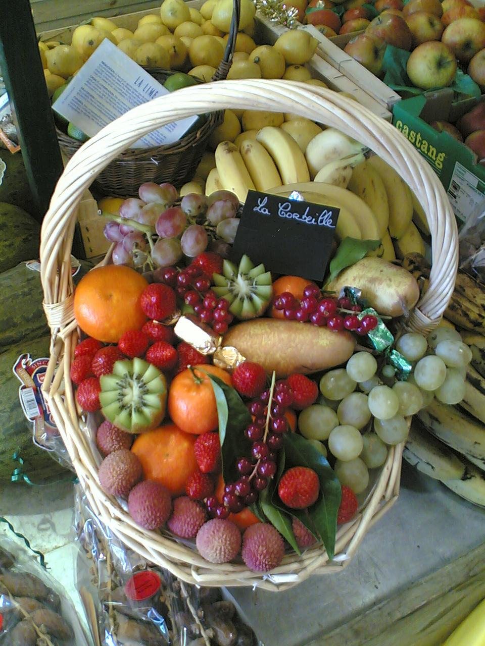 chez virginie: des paniers de fruits ou anchoiade à emporter