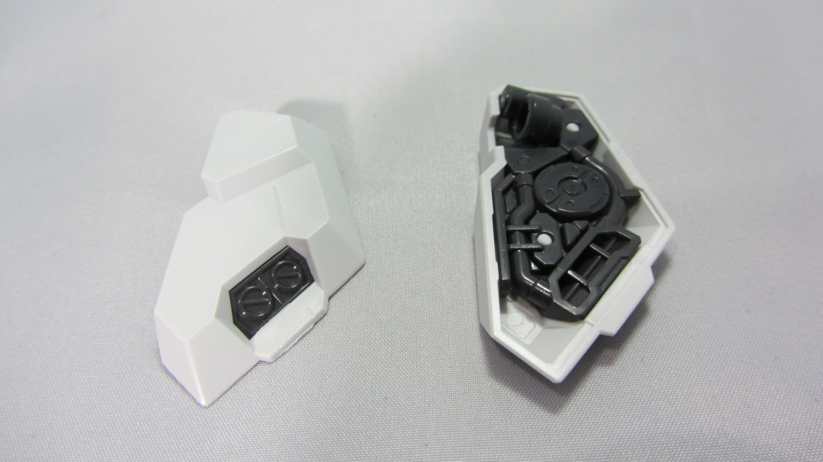 Making GUNPLA Tutorial Part 1: How to Assemble GUNPLA, Cutting Parts ...