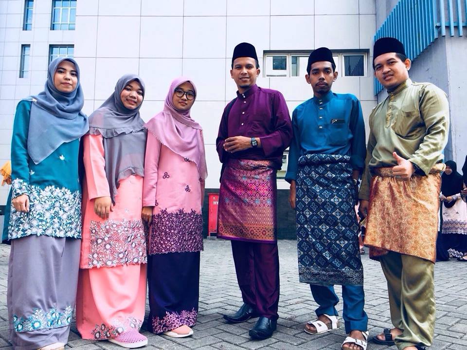 Momen Berpakaian Kebudaya Melayu Patani Saat Menyambut Lebaran Idul ...