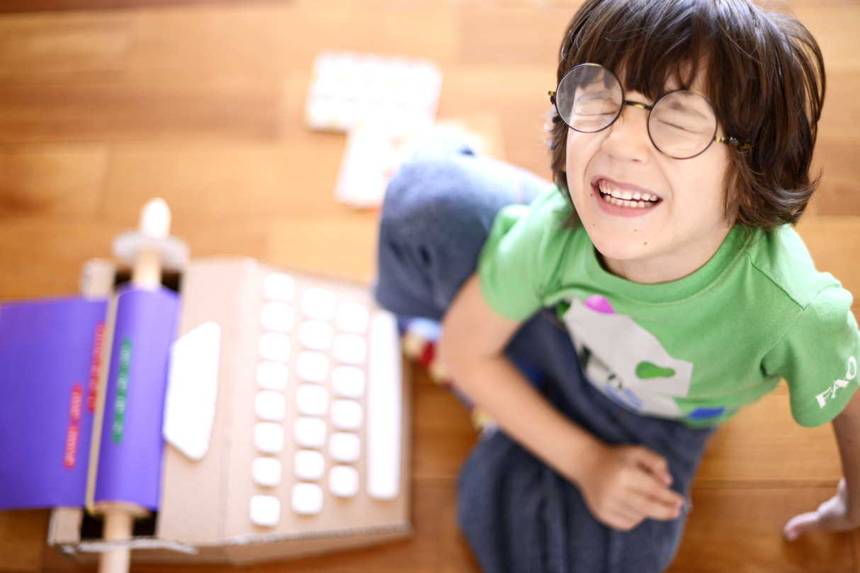 DIY Tips: Cardboard typewriter