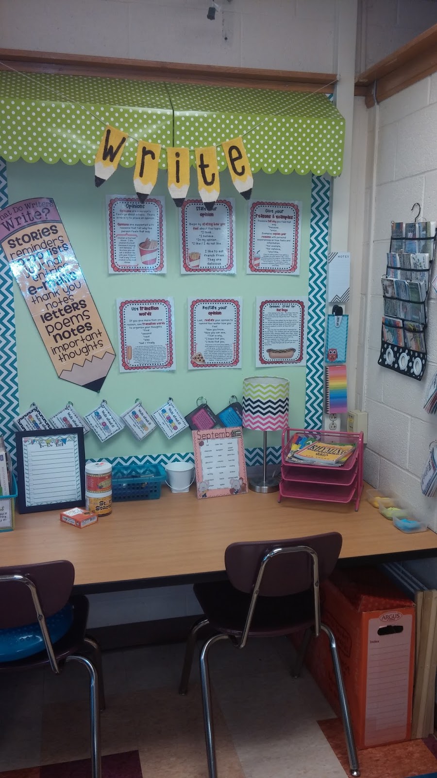 Welcome to the UNI-corner: Writing Center Updated Pics {With a FREEBIE!}