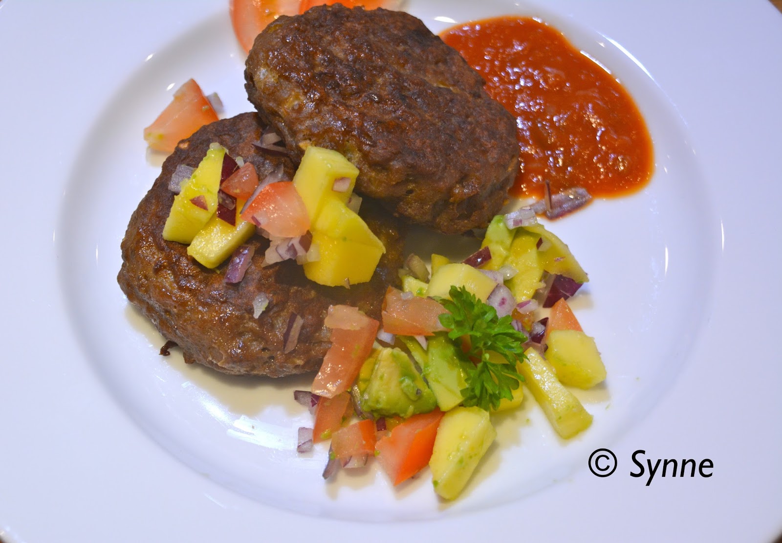 ganske enkelt: Texmex-biffer med tomatsaus og mangosalsa