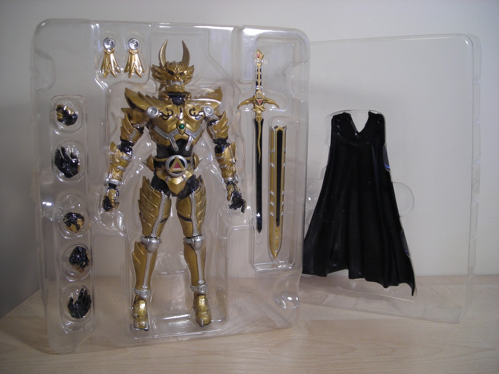 My Shiny Toy Robots: Toybox REVIEW: S.H. Figuarts Garo