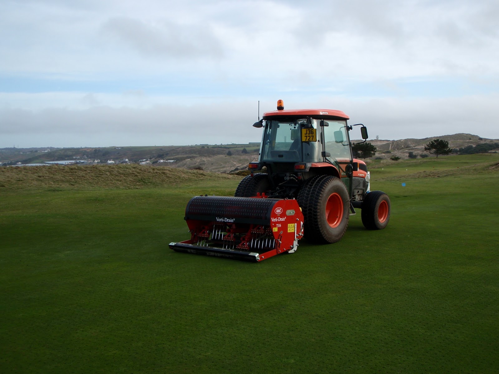 La Moye Golf Club: Verti-Draining Greens