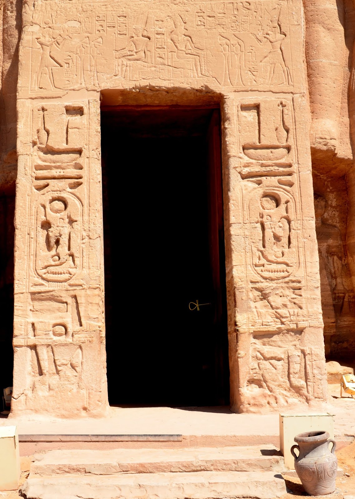 El mundo de Avekrénides. : TEMPLO DE NEFERTARI. ABU SIMBEL. El mundo de Avekrénides. : TEMPLO DE NEFERTARI. ABU SIMBEL.