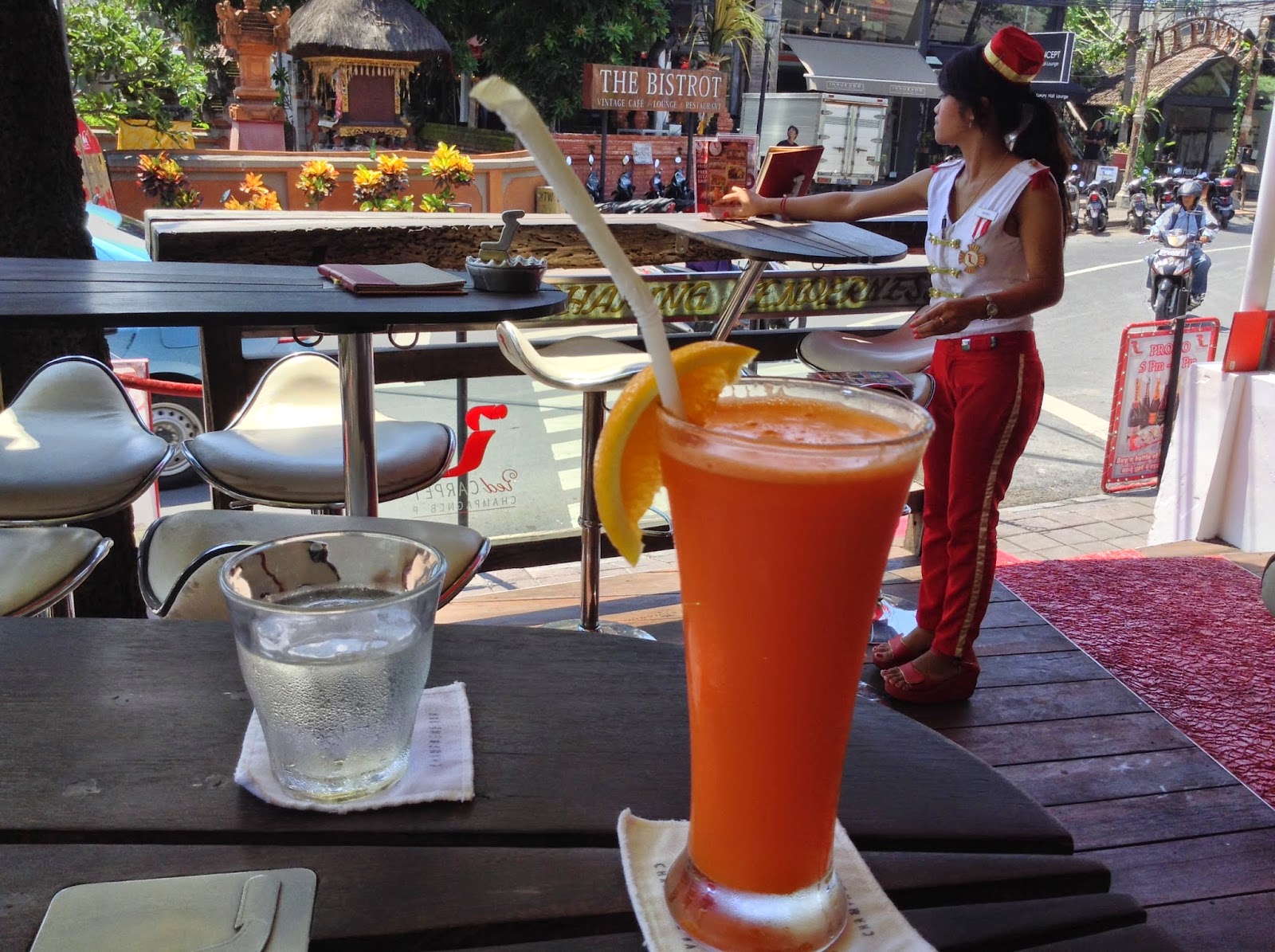 Traveling and Dining: Red Carpet Champagne Bar - Seminyak, Bali