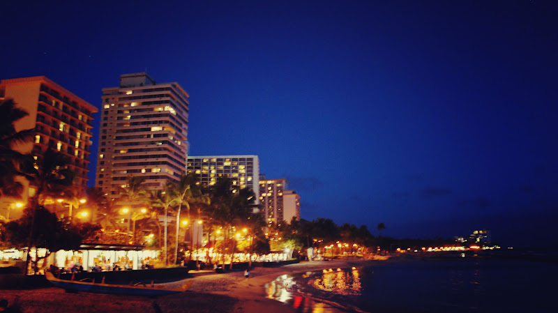 Waikiki Beach Night Scenes [HONOLULU, HAWAII] - CATHY HUANG