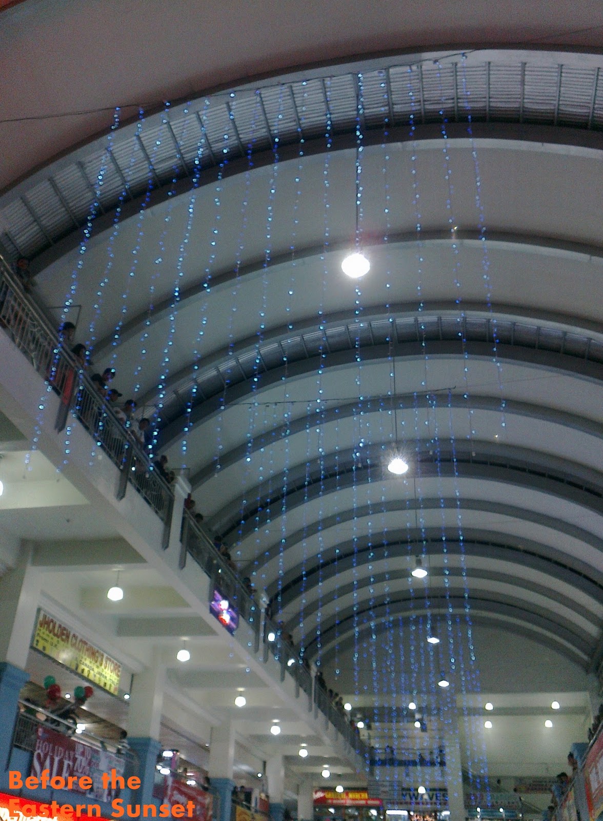 Scant Christmas Decorations in Shopping Malls |Filipino Sojourner