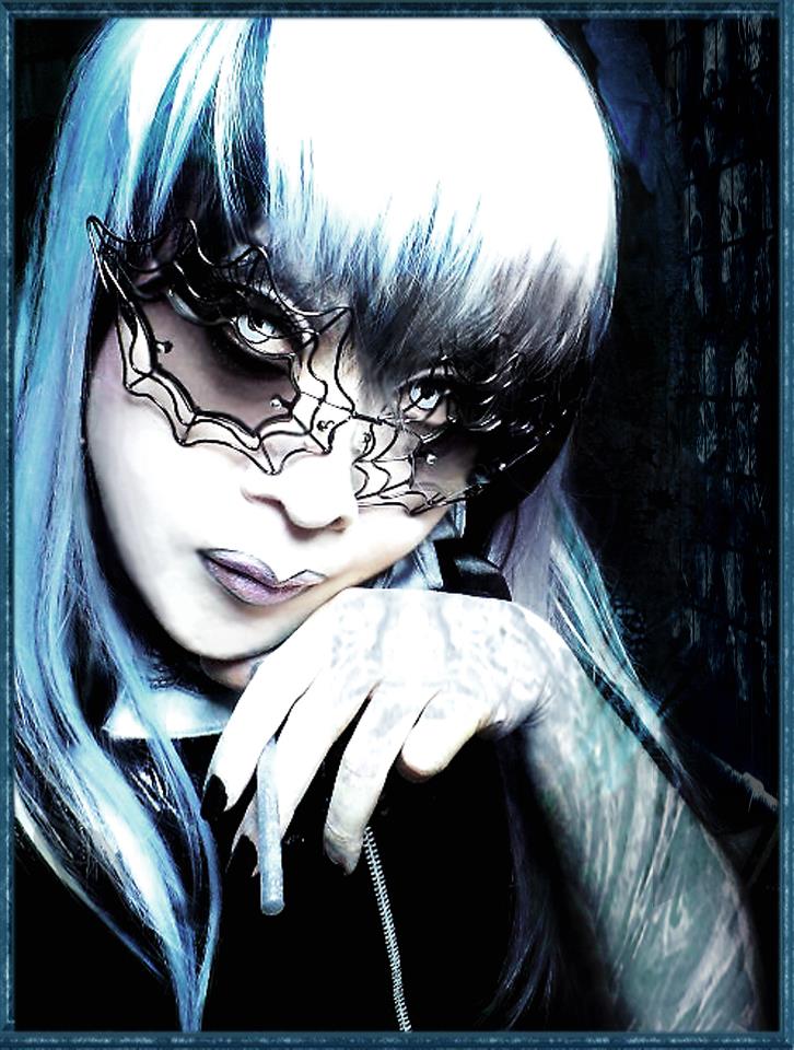 BlondeGothic: Dada Alien Makeup Attempt